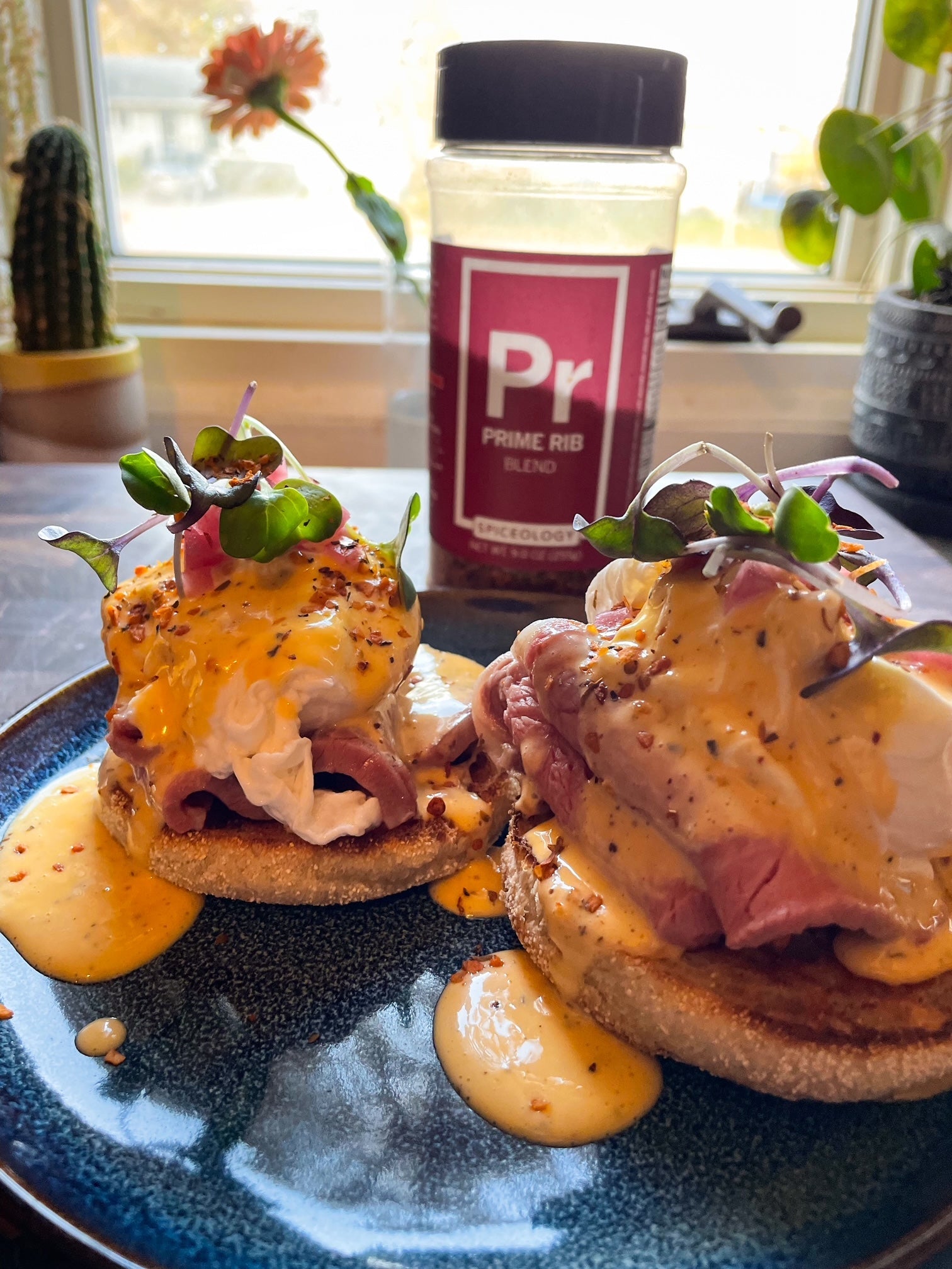 Prime Rib Hollandaise Eggs Benedict – Spiceology